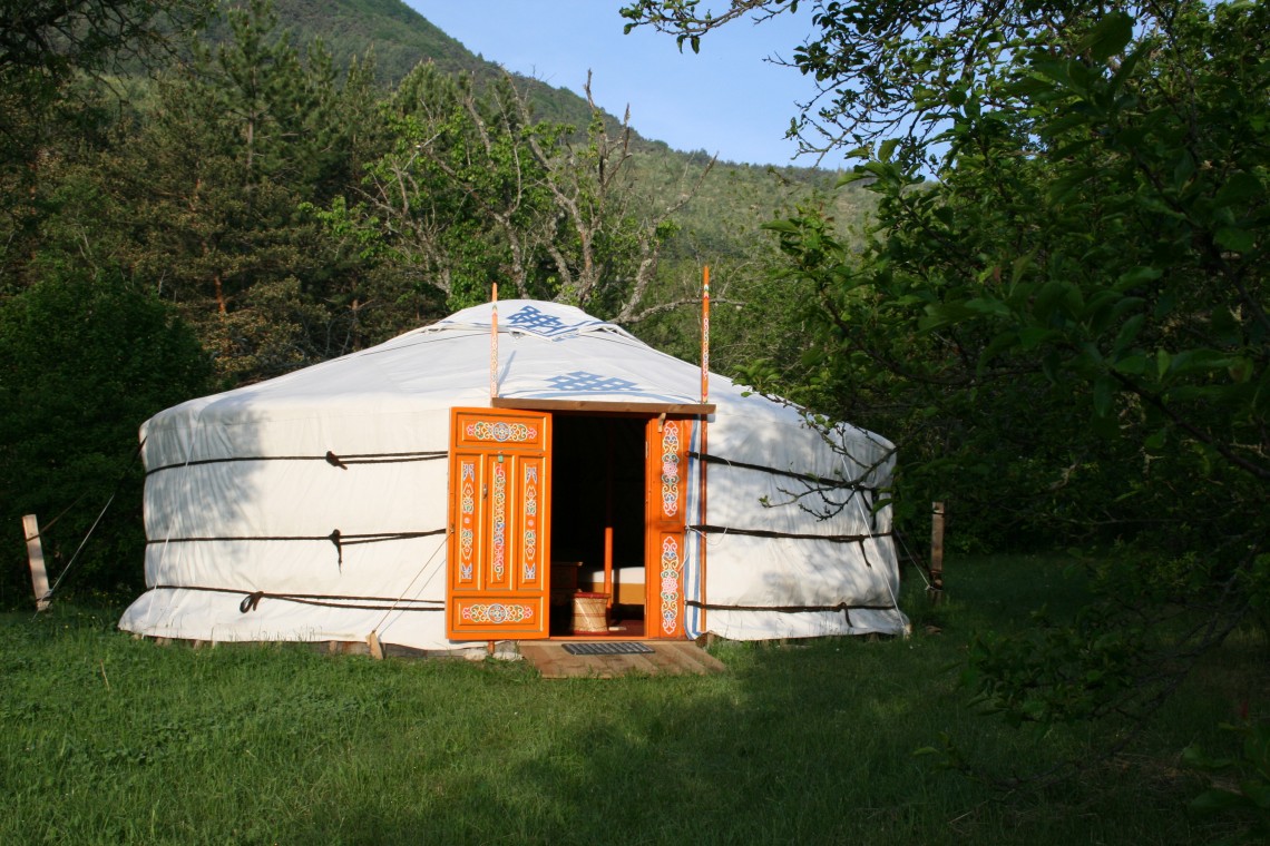 Yourte traditionnelle – Location de Yourtes et gîte dans la Drôme
